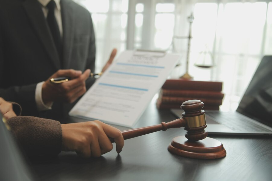 Moving and Speeding Violation Attorney Rhode Island | Almagno Law